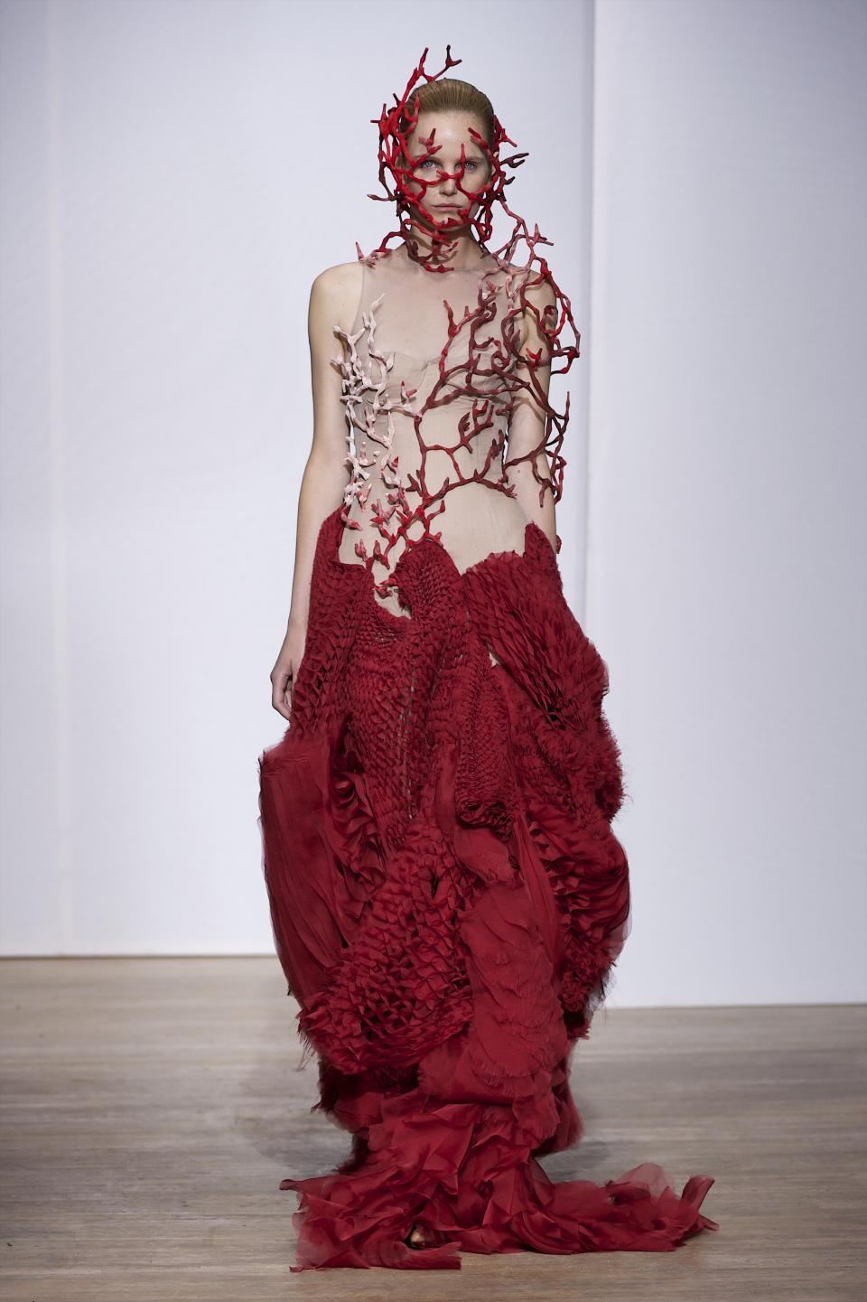 Yiqing Lin Fall / Winter 2013 - Tzuri Gueta
